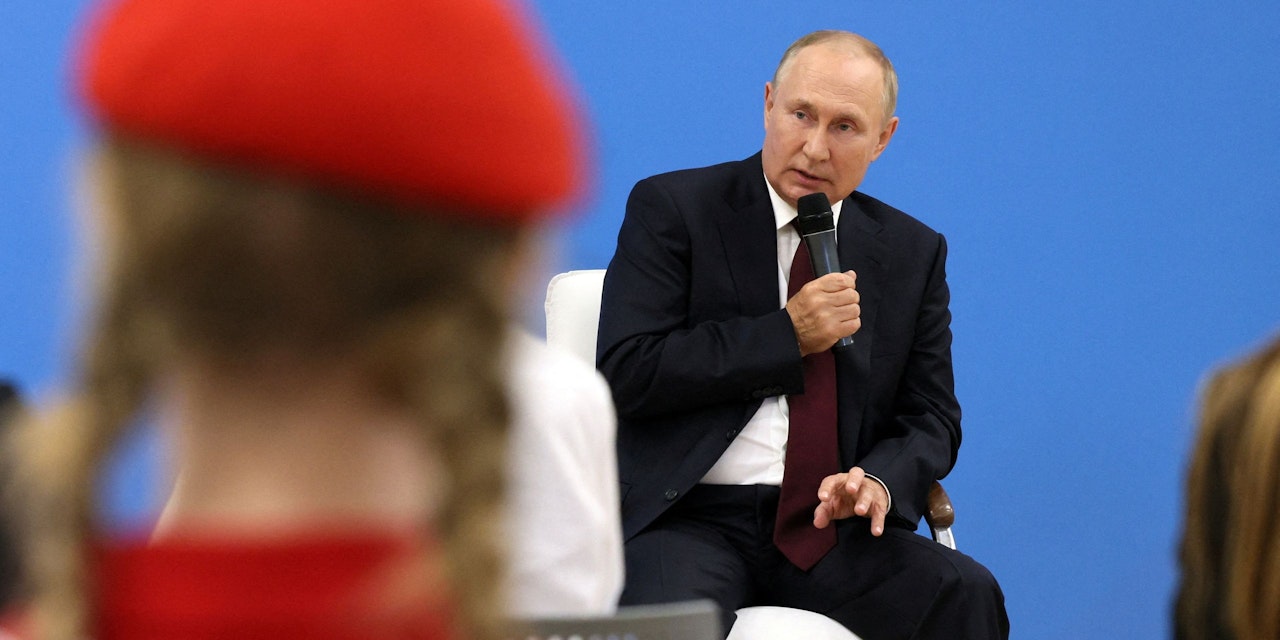 Welt – Wladimir Putin verstört bei Auftritt in Kaliningrad | Heute.at