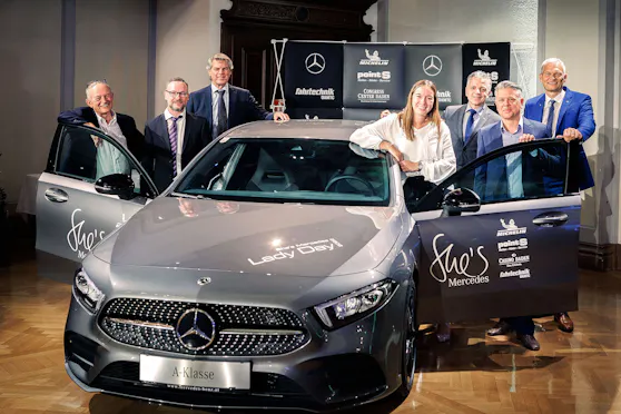 19-Jährige aus NÖ gewinnt 45.000-Euro-Mercedes - Niederösterreich ...