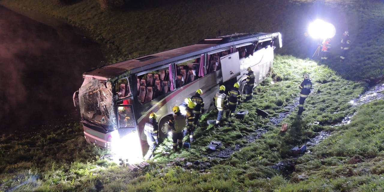 Schwerer Reisebus-Unfall in der Steiermark | Heute.at