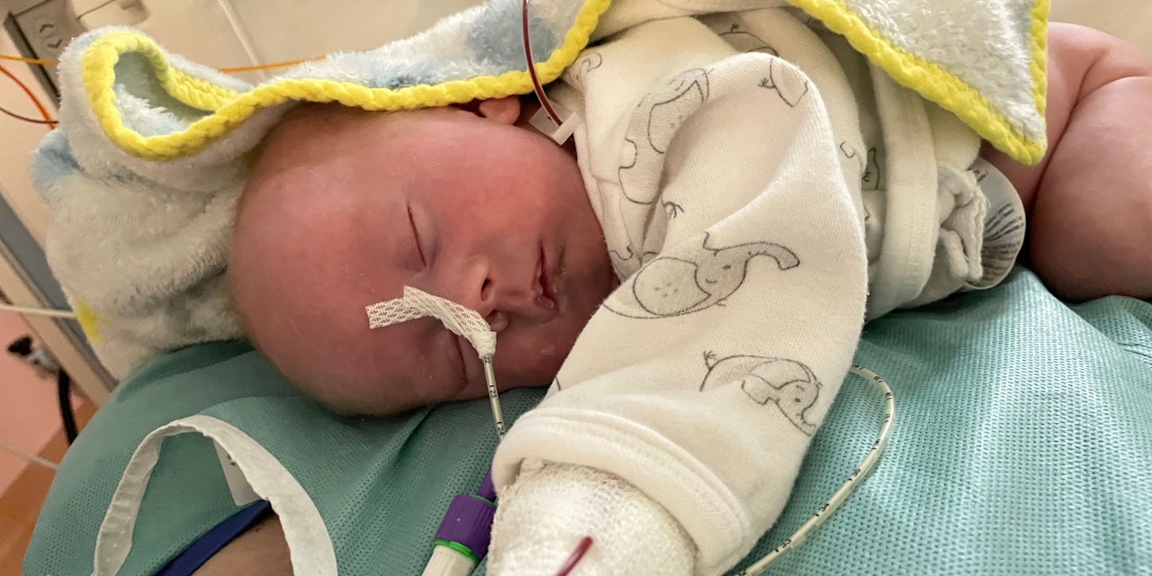 Österreich – Vier Wochen altes Baby Elina kämpft ums Überleben | Heute.at
