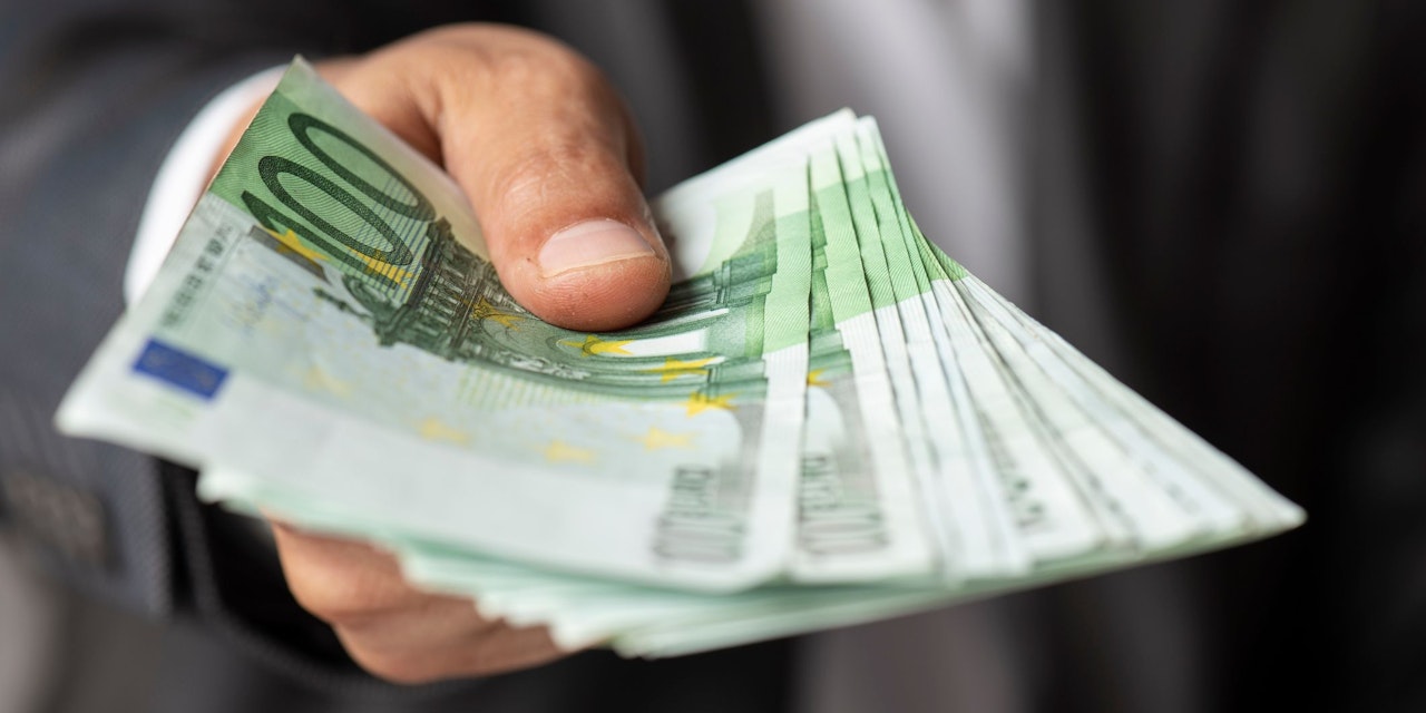 Wirtschaft – Fix! Diese Personen kriegen jetzt mehr Geld aufs Konto ...