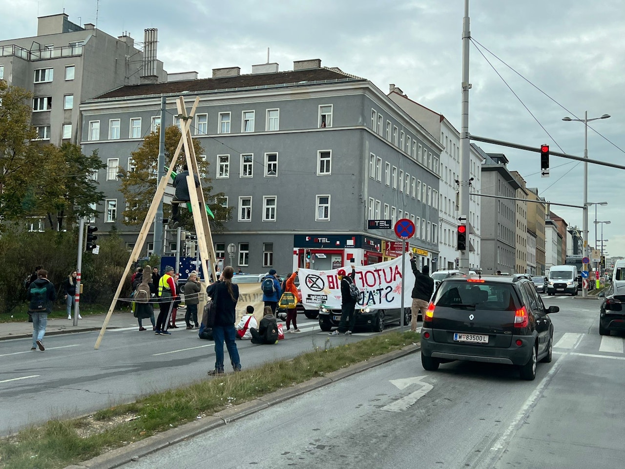Klima-Kleber legen wichtige Verkehrsrouten in Wien lahm – Leser | Heute.at