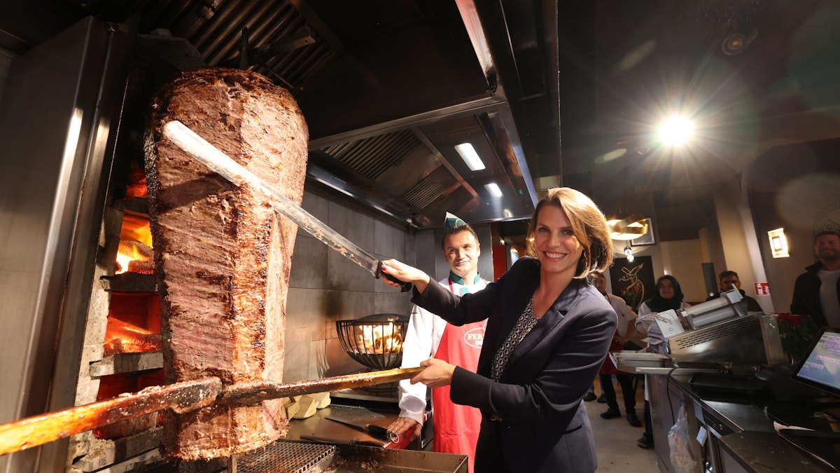 Politik – Privates Kebab-Geständnis von Ministerin bei Ferhat Döner ...