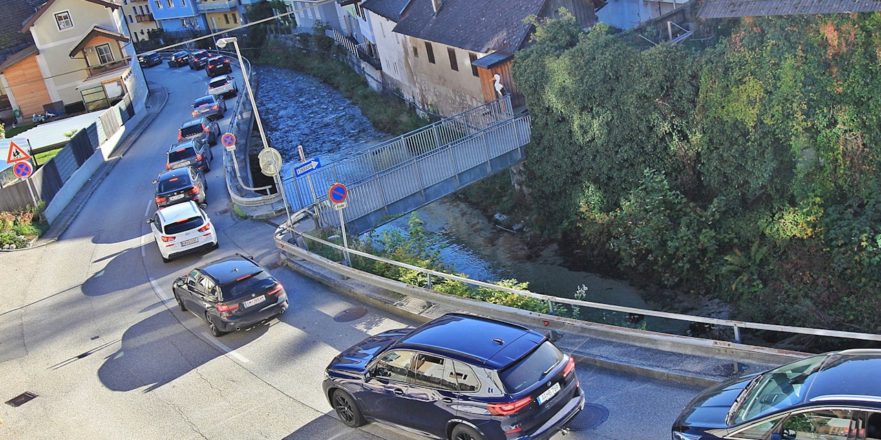 Oberösterreich – 114 Falschparker – Polizei muss ganze Straße sperren ...