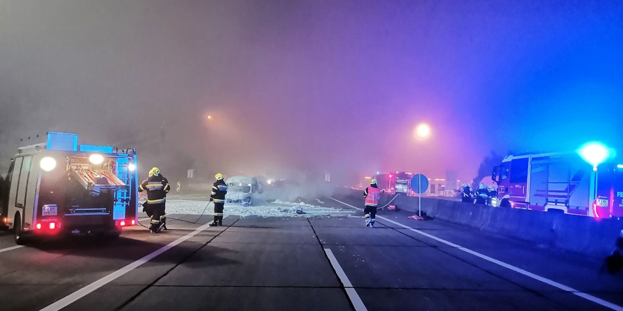 Steiermark – Lenker bemerkt seltsamen Geruch, dann brennt das Auto ...