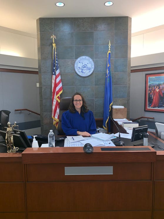 Neuer Beruf für Lugner-Tochter in den USA - People | heute.at