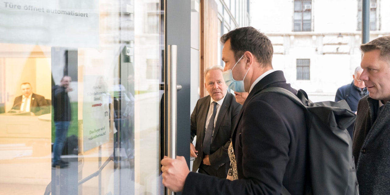 Politik – Paukenschlag im U-Ausschuss: Schmid verweigert die Aussage | Heute.at