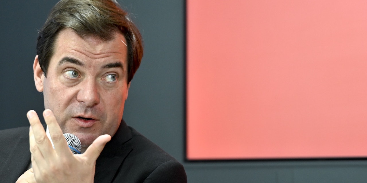 Politik – Untersuchung läuft – "Presse"-Chef Nowak tritt zur Seite ...