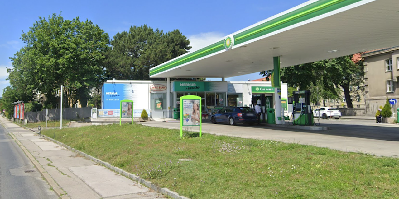 Tankstellen-Raub mit Pistole – Polizei jagt Pulli-Mann | Heute.at