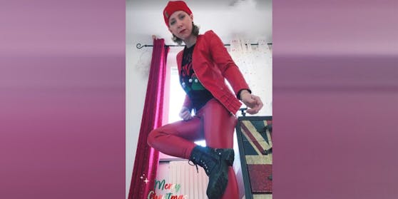 Forsthaus-Rapp feierte Weihnachten im sexy Elfenkostüm - People | heute.at