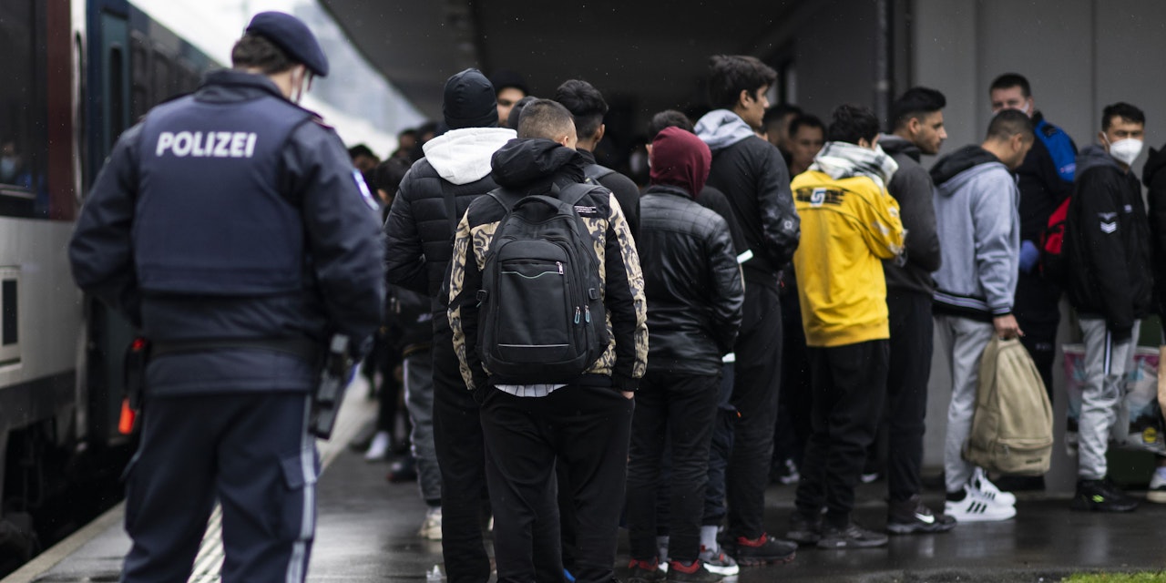 Politik – Knalleffekt – Tausende Inder kurz vor der Abschiebung | Heute.at