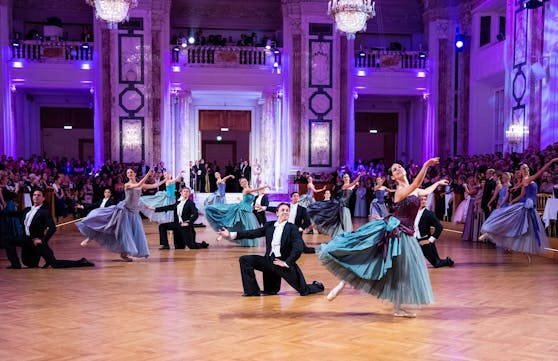 Endlich wieder "Alles Walzer"! Ansturm auf Wiener Bälle - Wien | heute.at