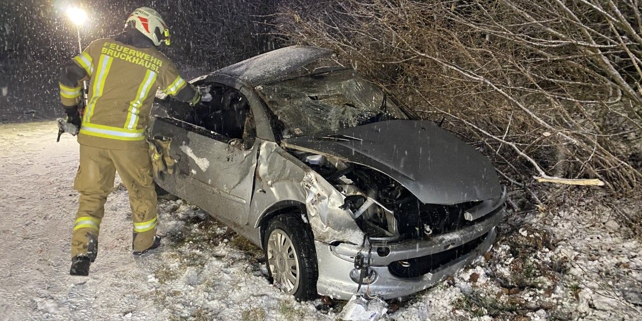 Tirol – 17-Jährige bei Crash mit Auto in die Luft geschleudert | Heute.at