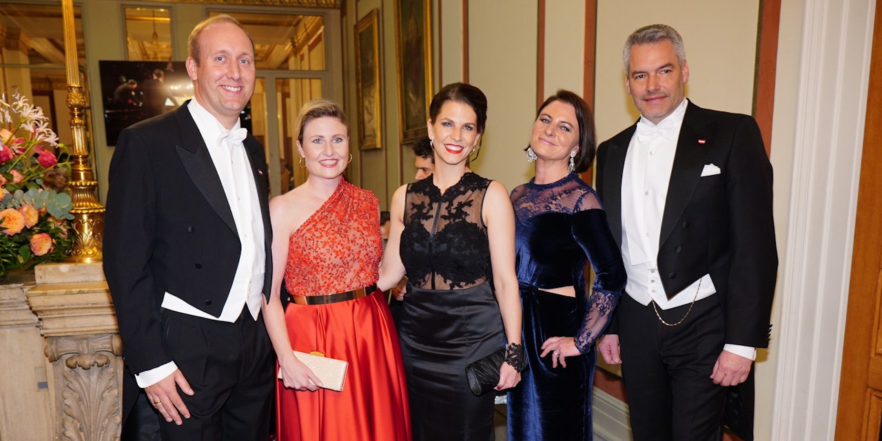 People – Kanzler feiert Debüt am Ball voller (Phil-)Harmonie | Heute.at