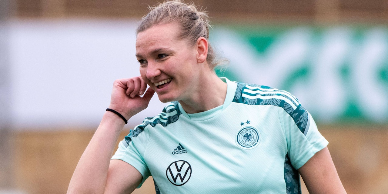 Fussball – Gleicher Lohn für Frauen? Teamspielerin winkt ab | Heute.at