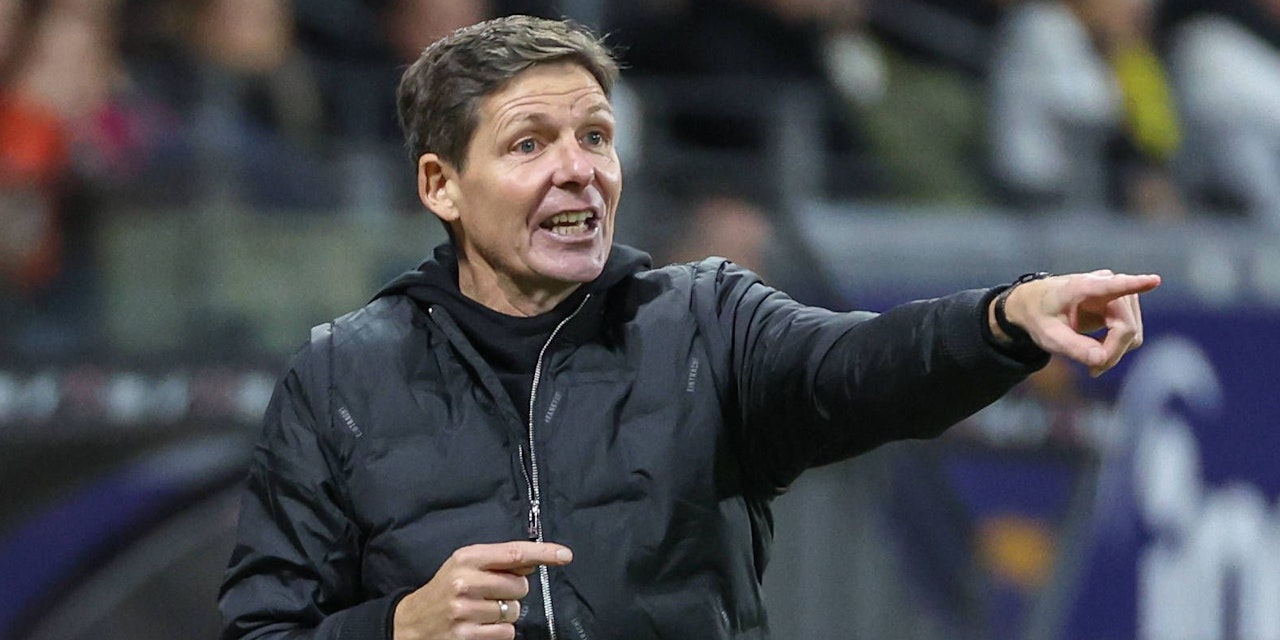 Fussball – "Mund halten!" Glasner mit kuriosem Schweige-Auftritt | Heute.at