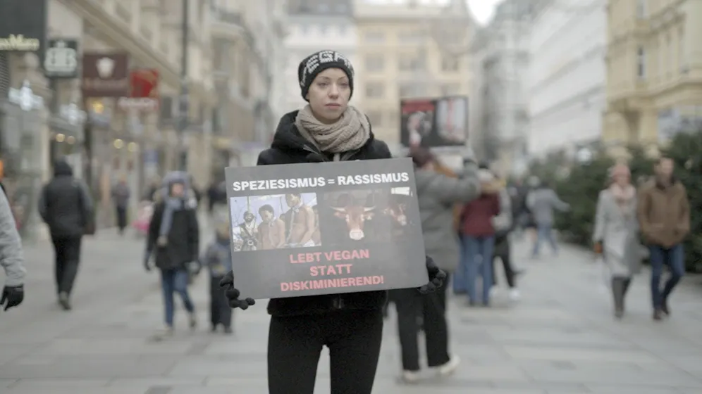 "Militante Veganerin": Wienerin Raffaela Raab auf OnlyFans | Heute.at