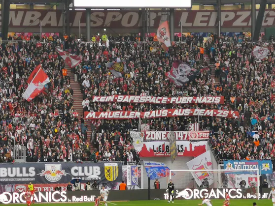 Nazi-Protest: Leipzig-Fans toben über Sängerin - Fussball | heute.at