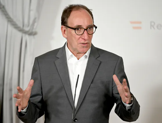 "Schwangere Person" – breite Kritik an Rauch-Aussage - Politik | heute.at