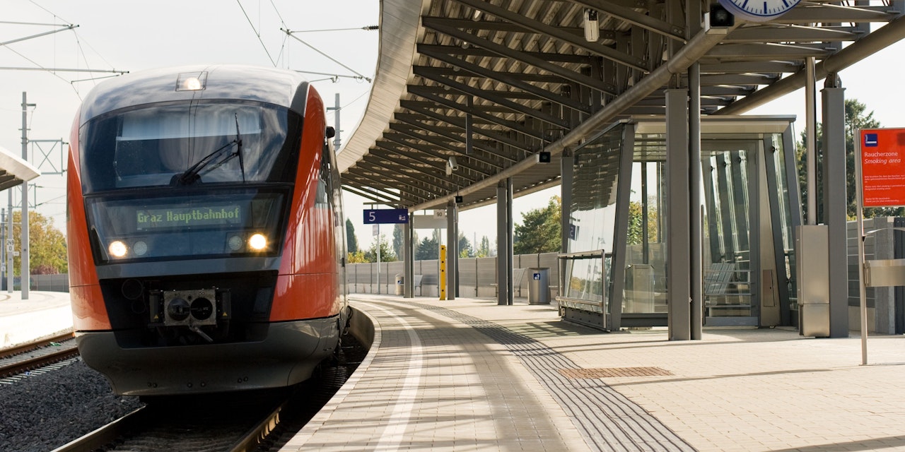 Wien – Polizist springt auf Gleise, rettet 19-Jährigem das Leben | Heute.at