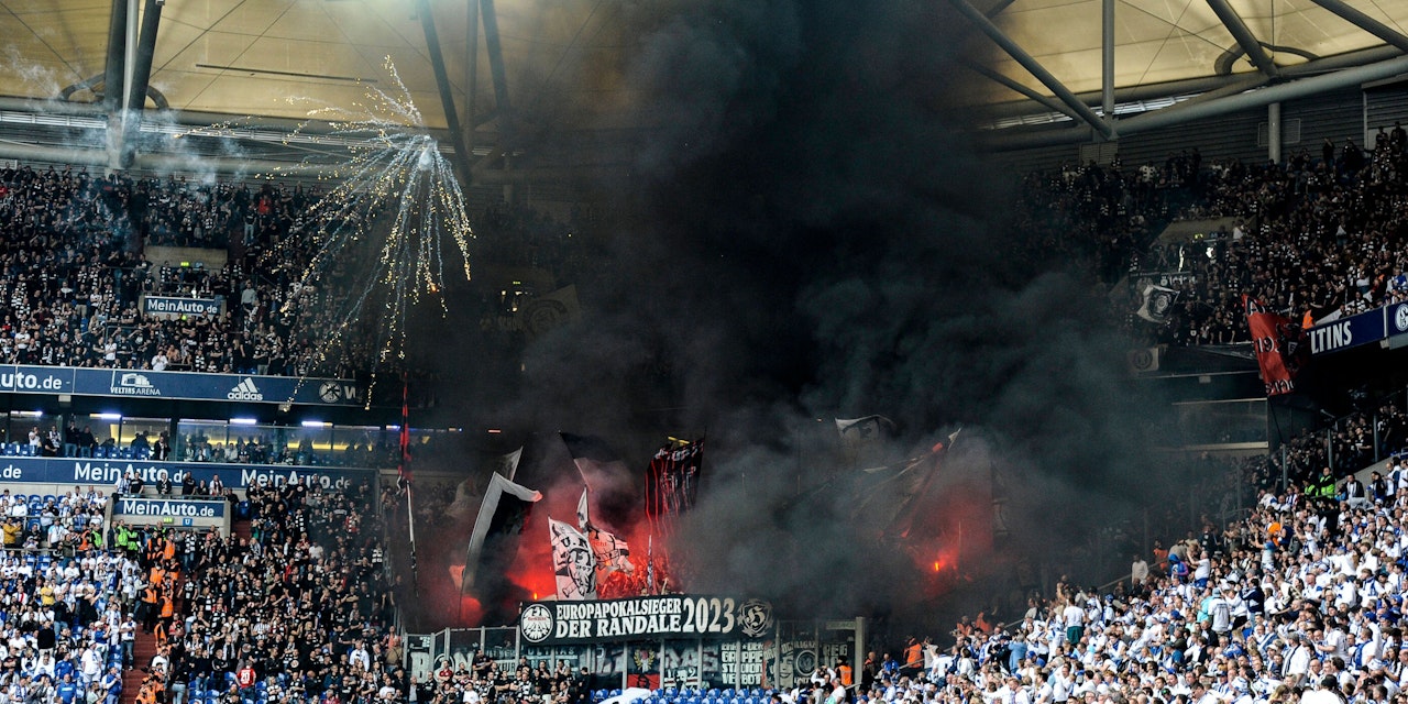 Hooligans verletzen Sanitäterin – das sagt Glasner-Klub - Fussball ...