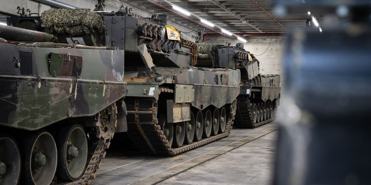BILDSTRECKE: Stillgelegte Leopard-2-Kampfpanzer der Schweizer Armee ...