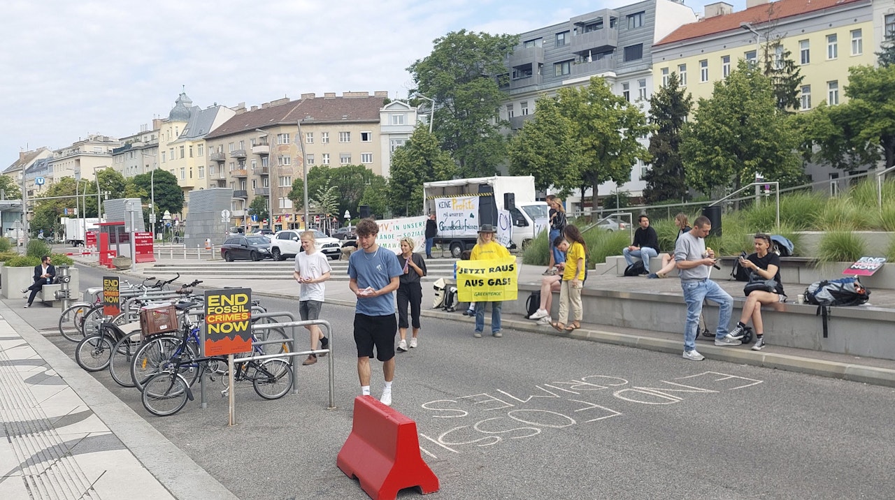Klima-Aktivisten stürmen OMV-Hauptversammlung – Wien | Heute.at