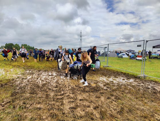 Nova Rock – Riesen-Party startete mit Regen und Schlamm ...