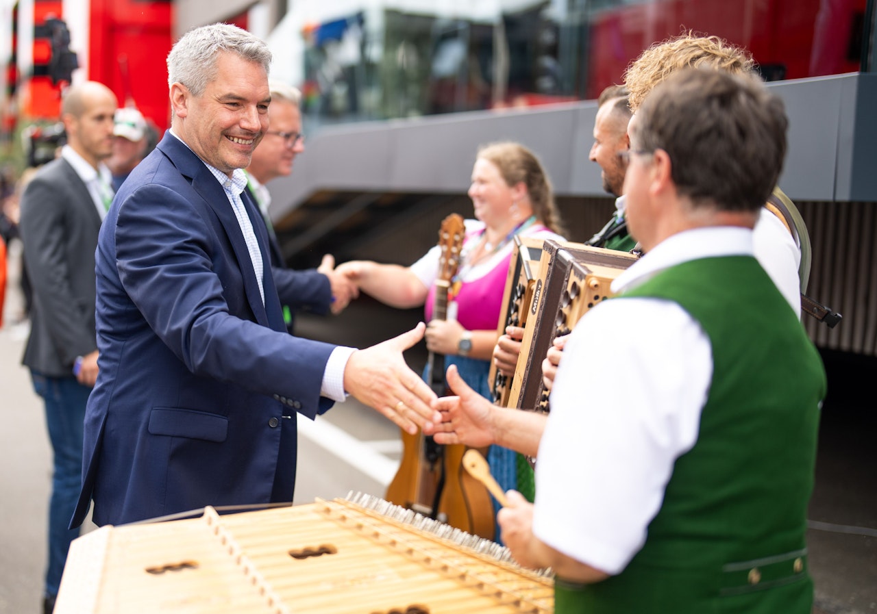 Nehammer startet Sommertour durch ganz Österreich – Politik | heute.at