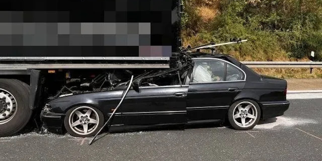 Welt – Stau wegen Klima-Blockade – Autofahrer baut schweren Unfall | Heute.at