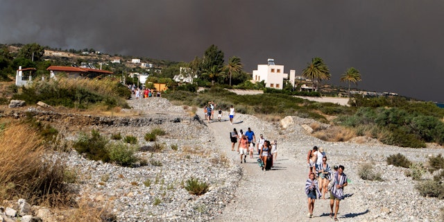 "Sofort raus!" – Österreicher verliert auf Feuer-Rhodos alles ...