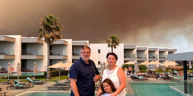 "Sofort raus!" – Österreicher verliert auf Feuer-Rhodos alles ...