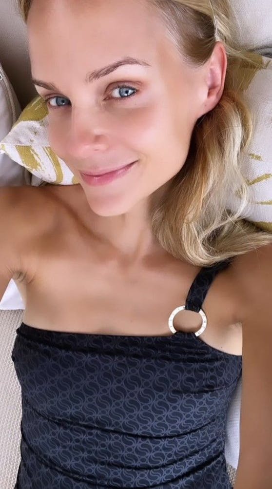 Weichselbraun zeigt, wie sie "oben ohne" aussieht - People | heute.at