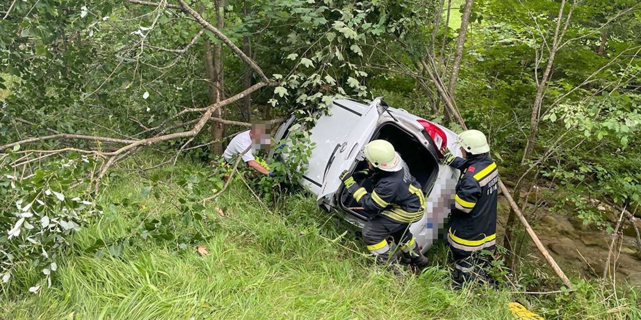 Niederösterreich – Crash bei Türnitz – Lenkerin landete mit Pkw im Graben | Heute.at