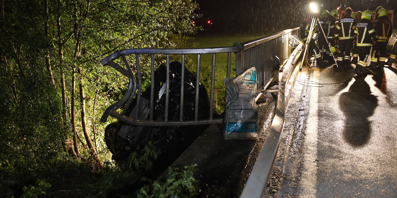 Oberösterreich – Autofahrerin nach schwerem Crash aus Wrack befreit | Heute.at