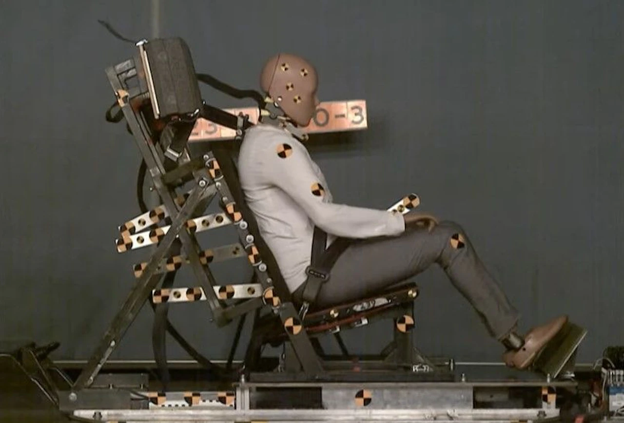 Erster weiblicher Crashtest-Dummy entwickelt – Motor | Heute.at