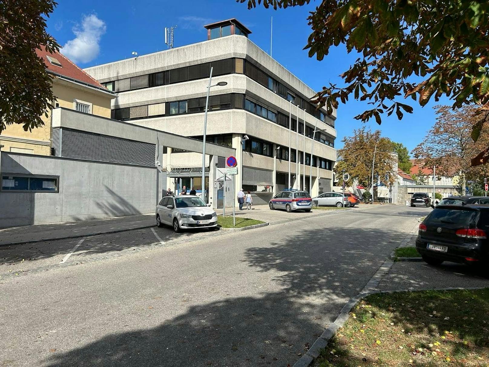 Niederösterreich – Groß-Alarm! Justizanstalt Stein in Flammen | Heute.at