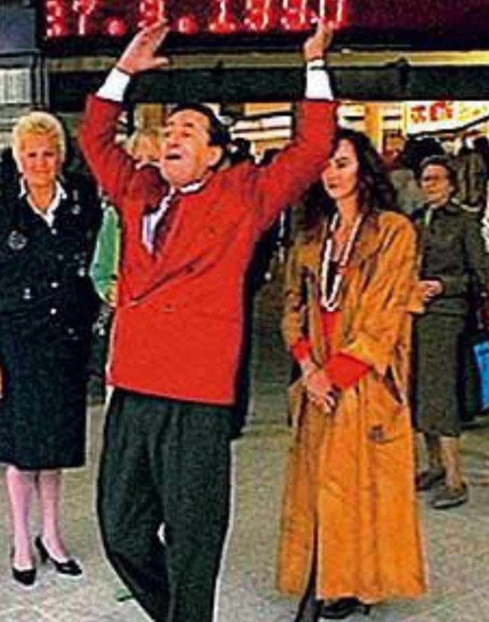 Großes Hochzeitsfinale: "Sex-Glocke" läutet für Lugner | Heute.at