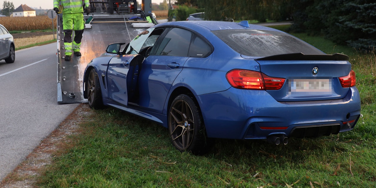 BMW-Lenker verliert Kontrolle und baut Crash in OÖ | Heute.at