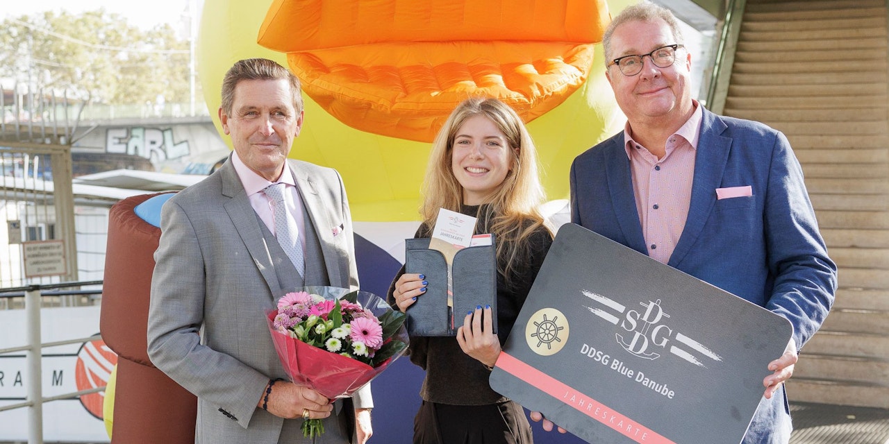 Wien – Hanke begrüßt 300.000. Passagierin auf Donau-Schiff | Heute.at