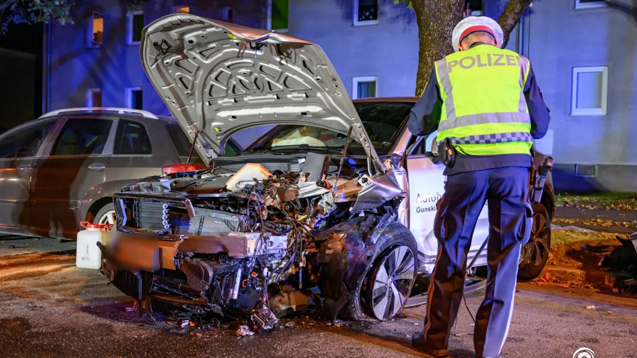 Schwere Kollision – Zwei Schwerverletzte bei Frontal-Crash mitten in Linz | Heute.at
