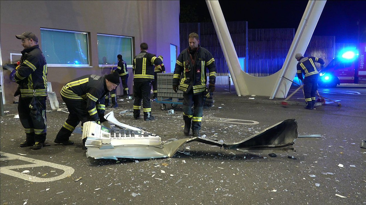 Explosion in Baden – Chaoten sprengten Zigarettenautomat in Halloween ...