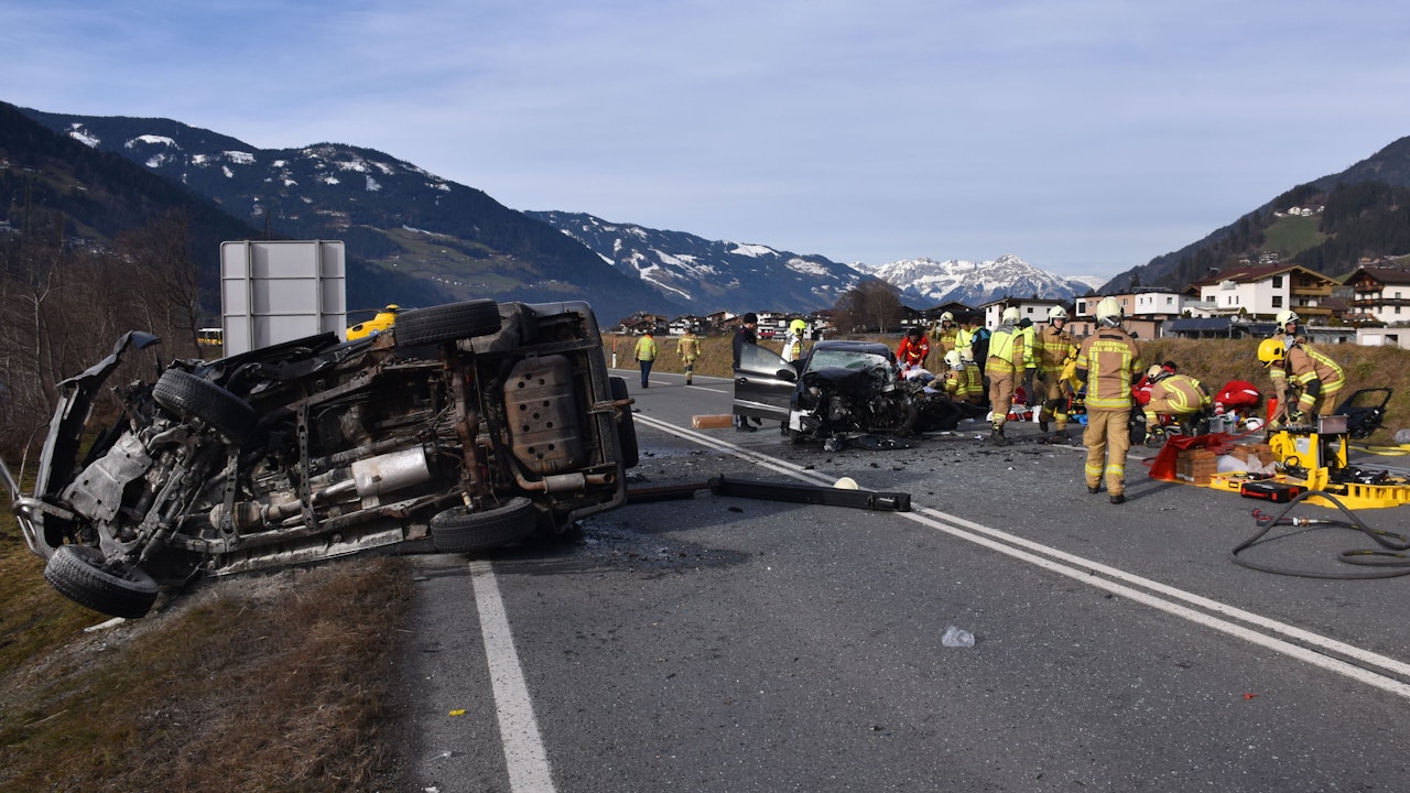 Tirol – Mann nach Horror-Frontalcrash aus Wrack geschnitten | Heute.at