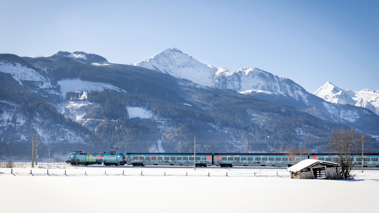 Menschliches Versagen – Schranken geht zu früh auf – Zug kracht in ...