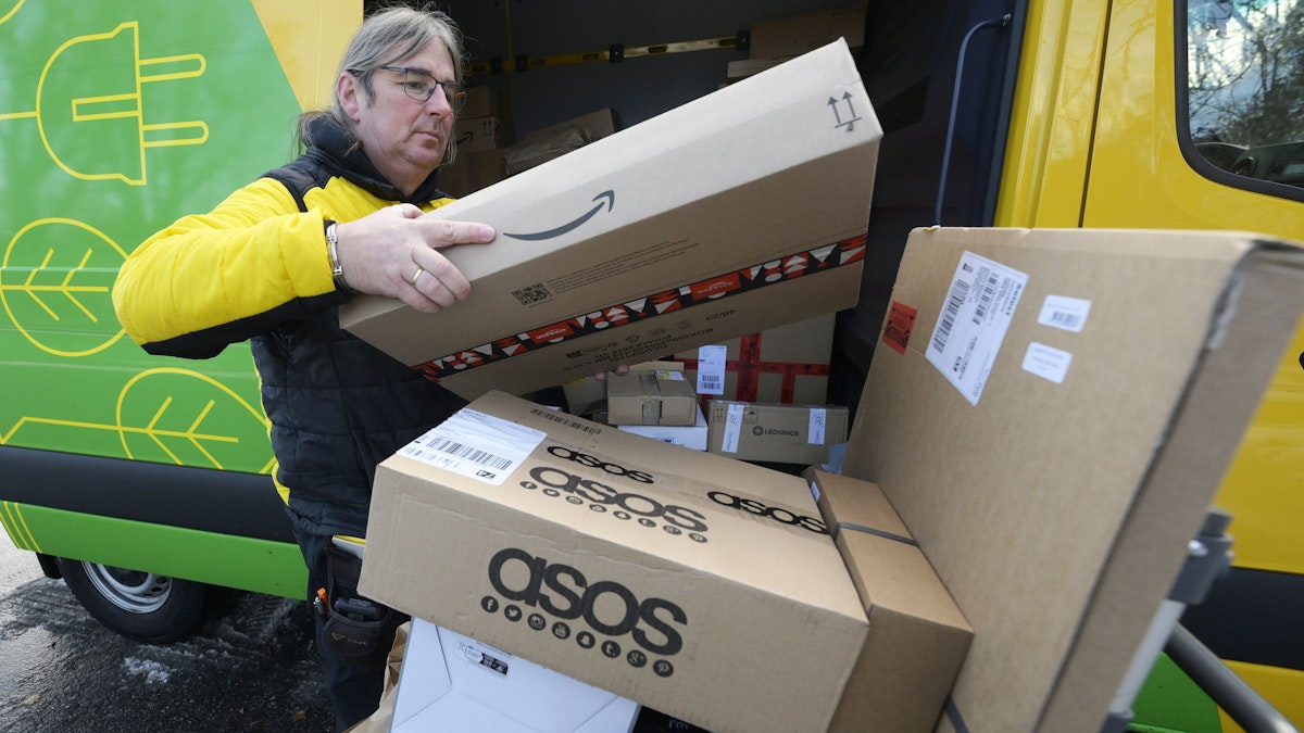 Damit sie fix ankommen – Achtung! Weihnachtspackerl per Post bis 19.12 ...