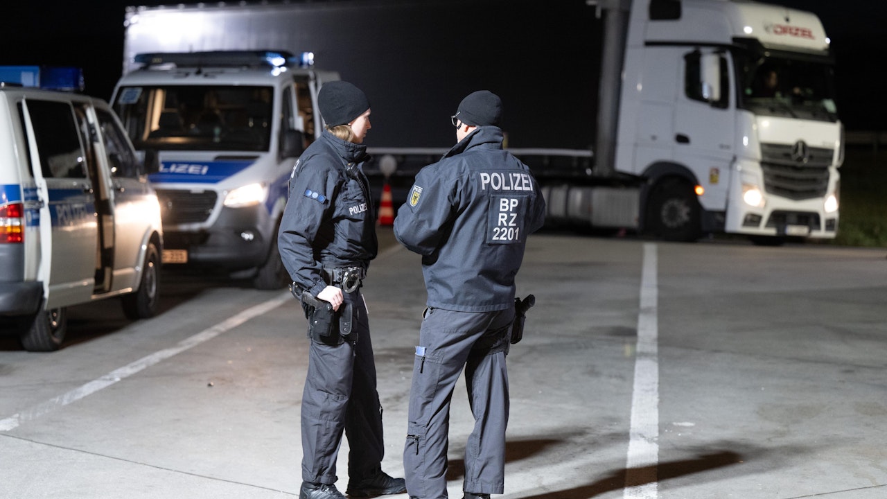 Wegen Streit – Cobra bei Lkw-Fahrer und Begleitung dazwischen gegangen | Heute.at