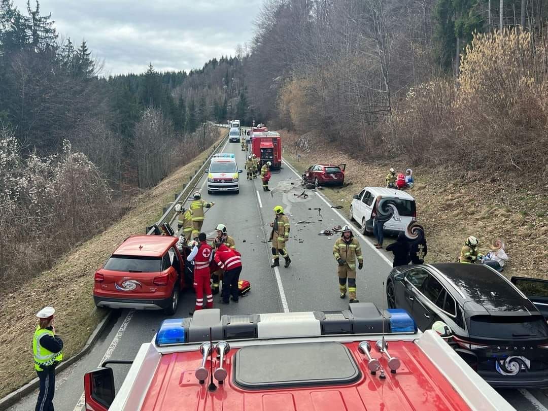Fünf Verletzte bei Massencrash – Unfall gibt Rätsel auf – Salzburg | Heute.at