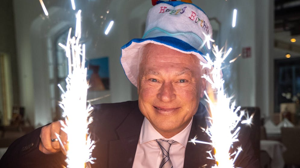 Toni Polster: 60er im engsten Kreis mit Einhorn-Torte | Heute.at