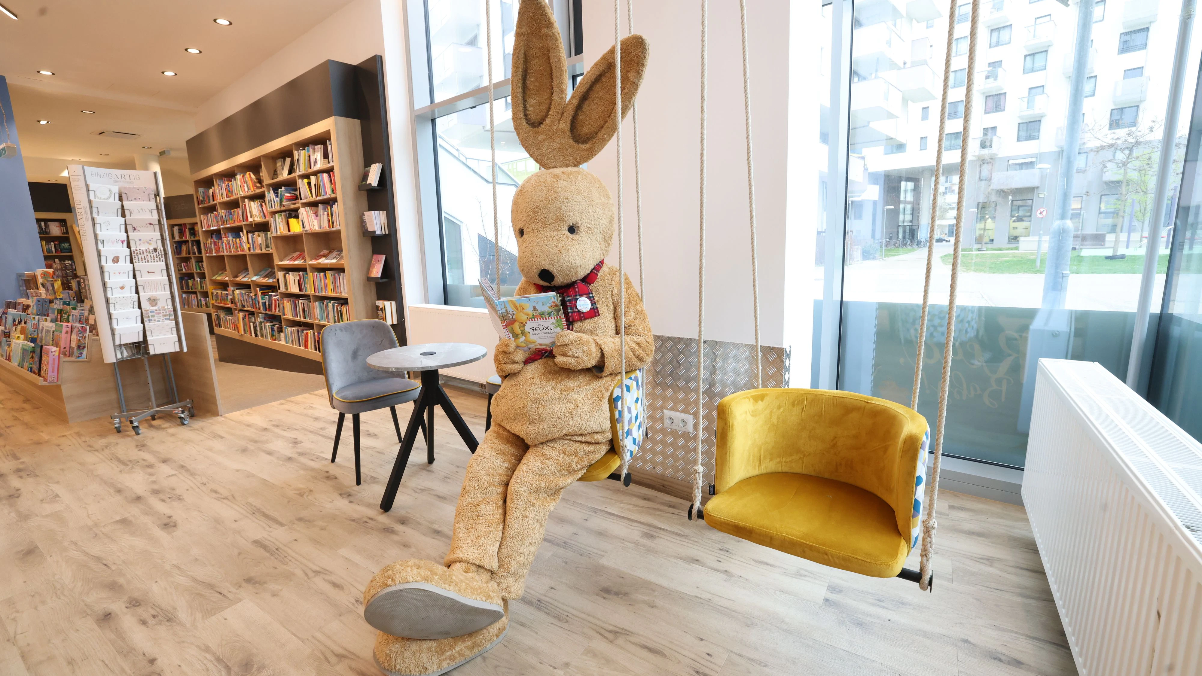 Felix der Hase in der Wiener Seestadt | Heute.at