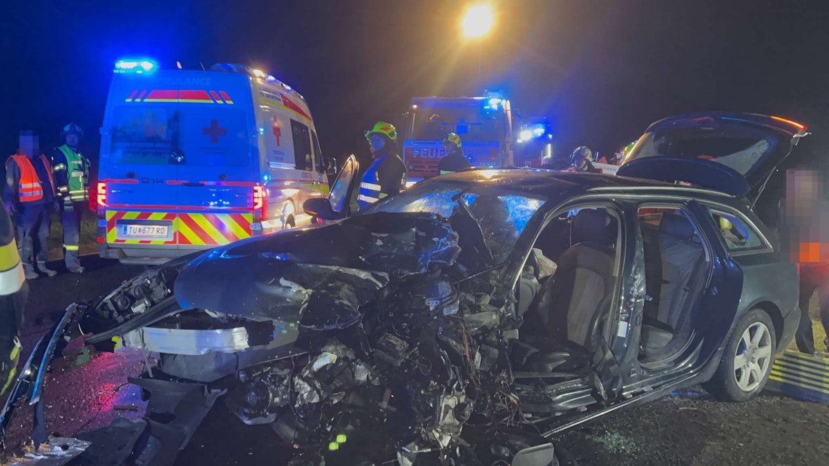 Heli im Einsatz – Frontal-Crash fordert zwei Verletzte | Heute.at